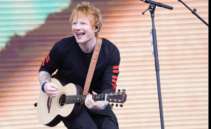 Ed Sheeran surprend tout le monde en chantant… dans la rue! • Fun Radio