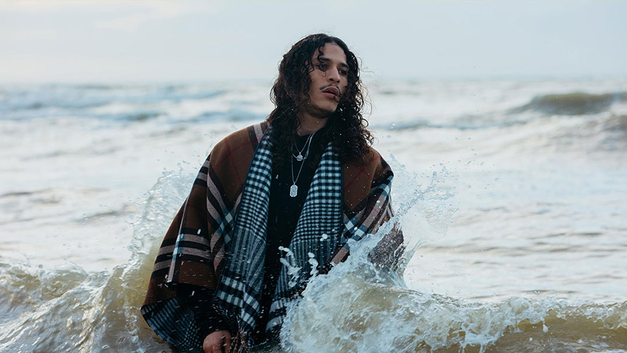 Hatik a son premier rôle au cinéma! • FUN Radio